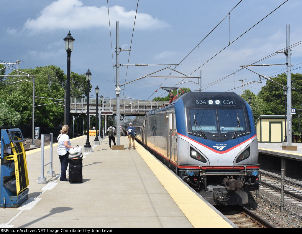 Amtrak Train # 137 arriving into Kingston Station behind Sprinter # 634