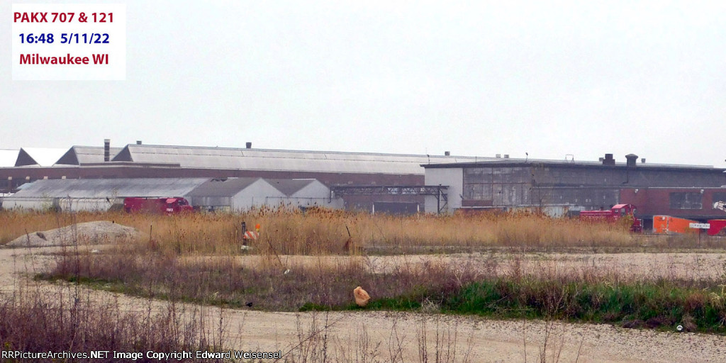 PAKX 121 and 707 in the Glendale yard
